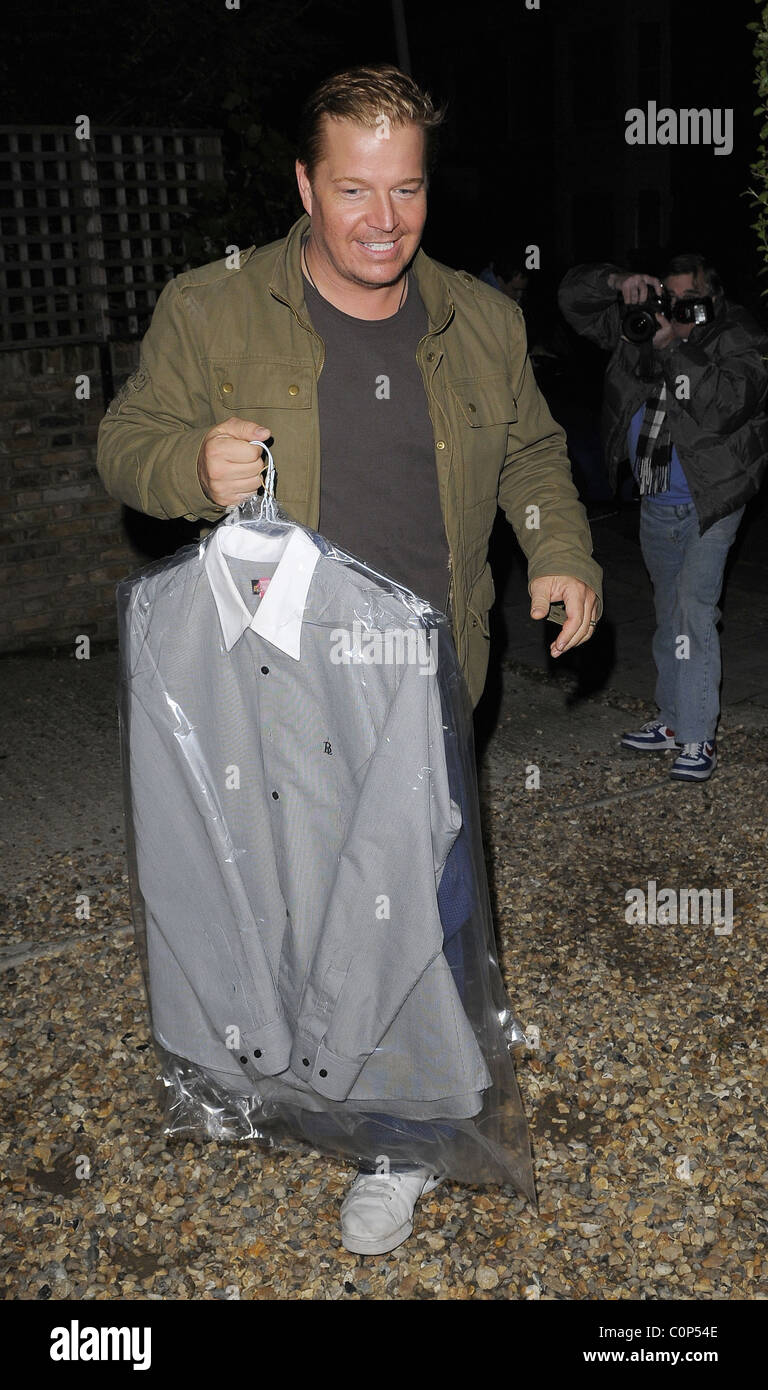 Daniel Evans arrives back at The Factor secret hideaway, holding his ...