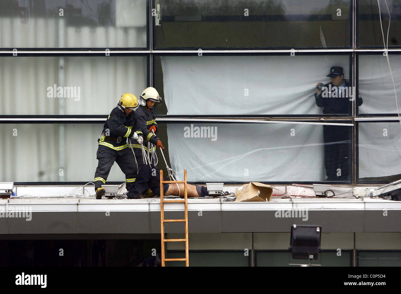 SPIDER-MEN WORKERS KILLED BY ROPES Three high-rise workers were killed ...