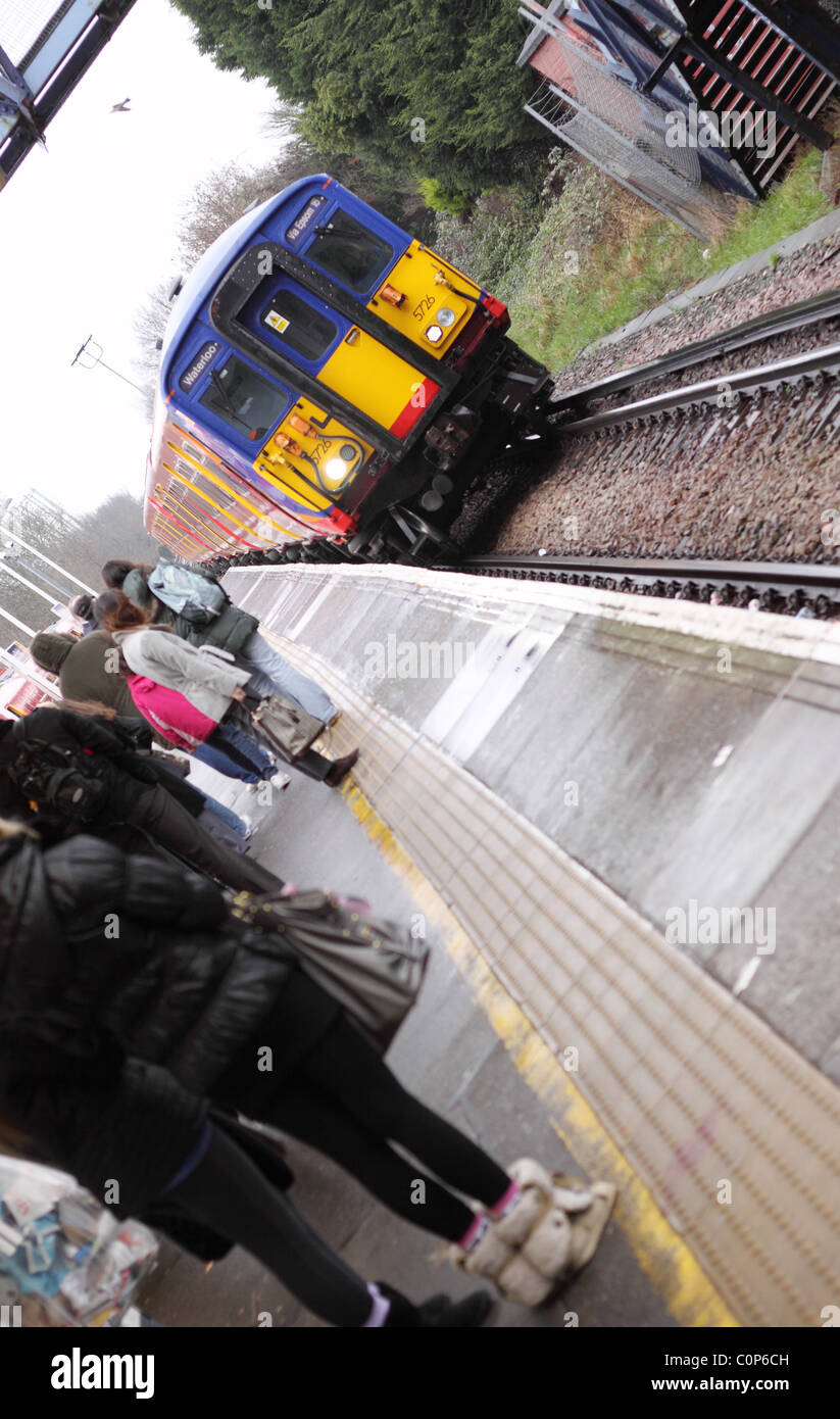 Crowded trains and united kingdom hi-res stock photography and images ...