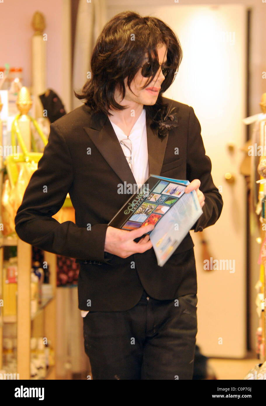 Michael Jackson shopping in Hollywood Los Angeles, California 23.10.08 ...