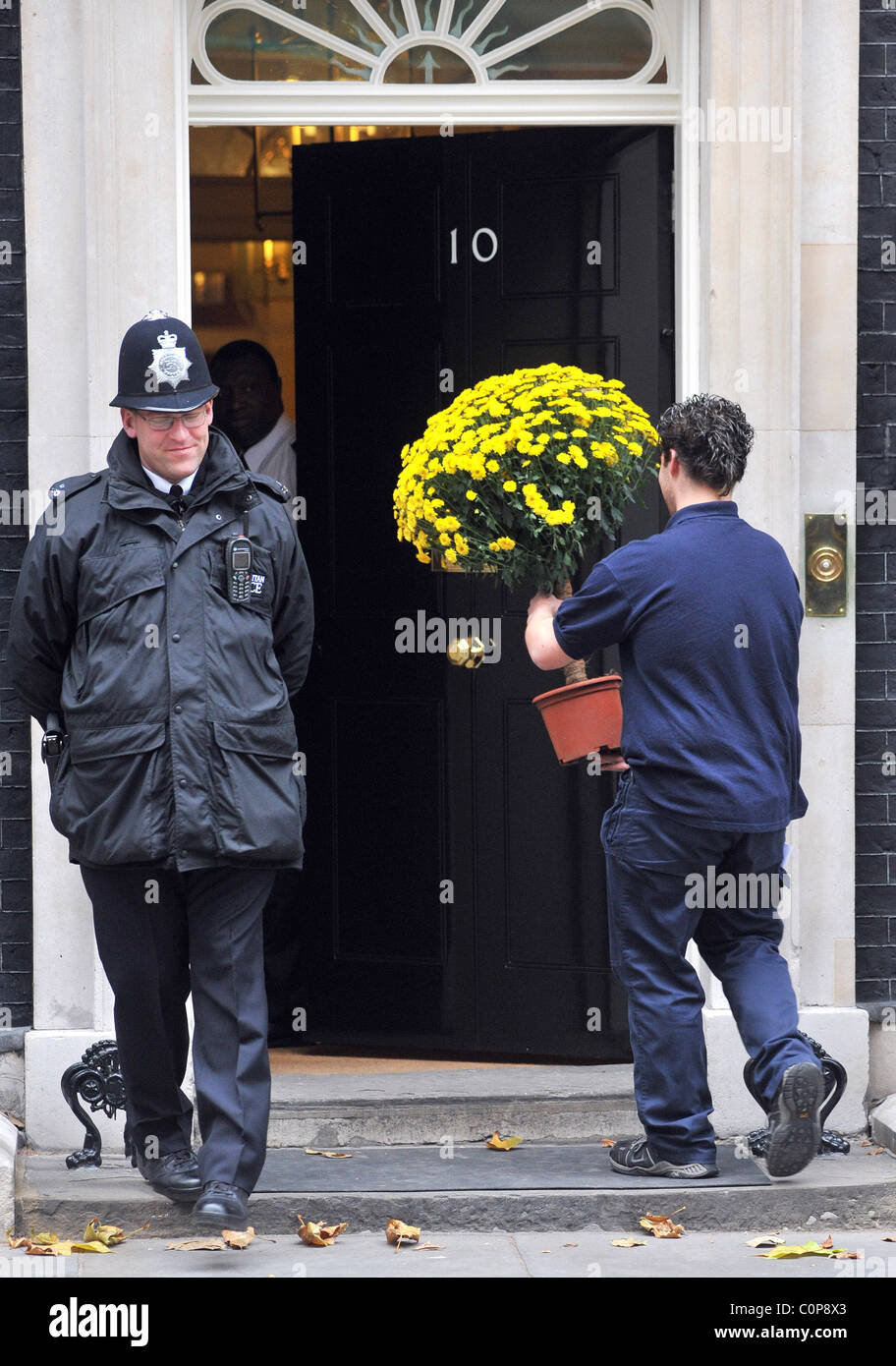 Downing street delivery hi-res stock photography and images - Alamy