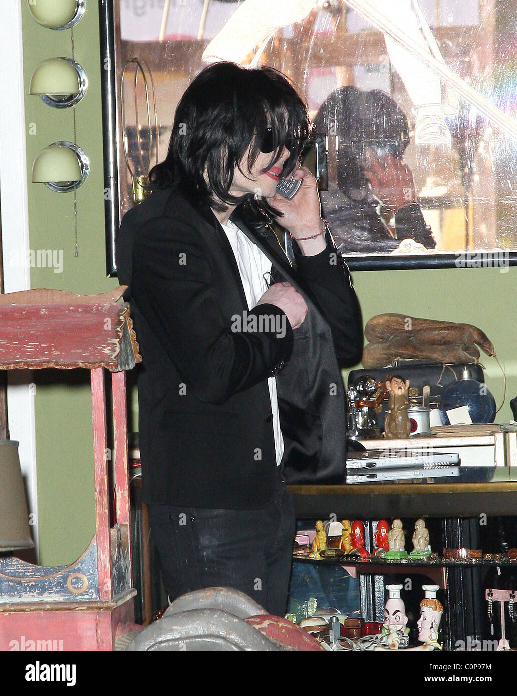 Michael Jackson shops in an antique shops in Beverley Hills. Los ...