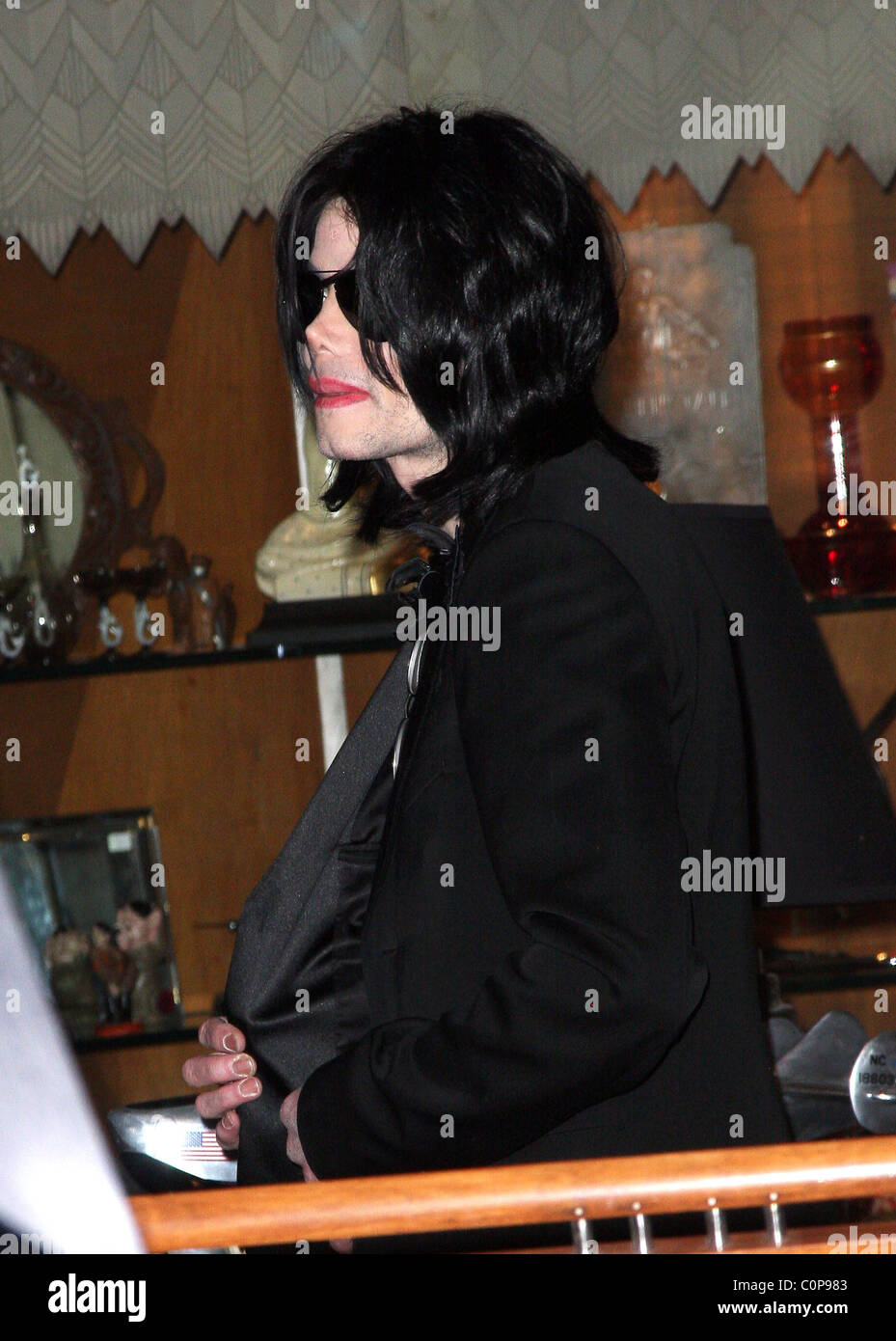 Michael Jackson shops in an antique shops in Beverley Hills. Los ...