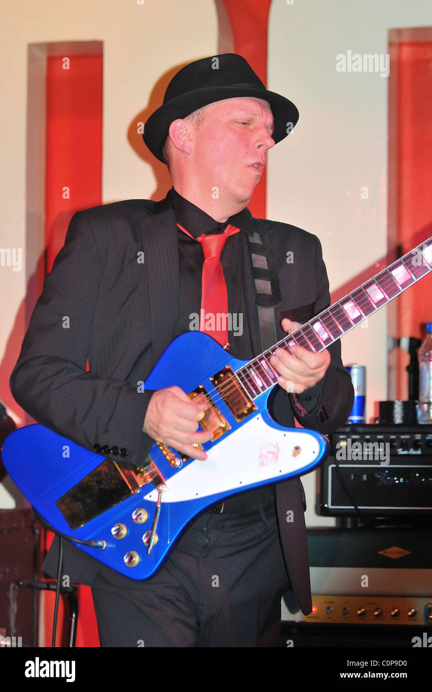 Blues Guitarist Legend Stephen Dale Petit performing live at the 100 ...