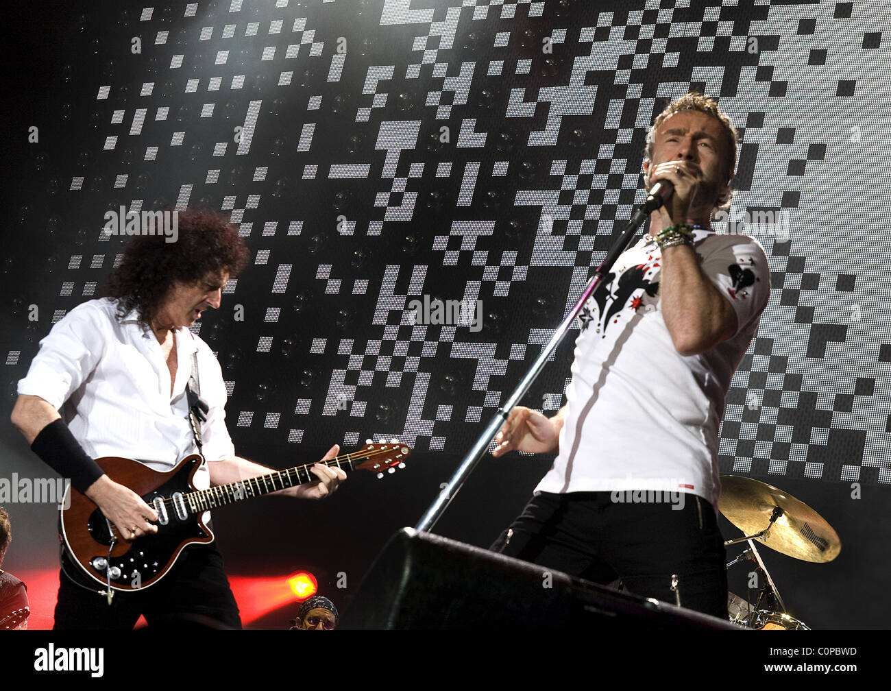 Brian May and Paul Rodgers Queen performing live at Liverpool Echo ...