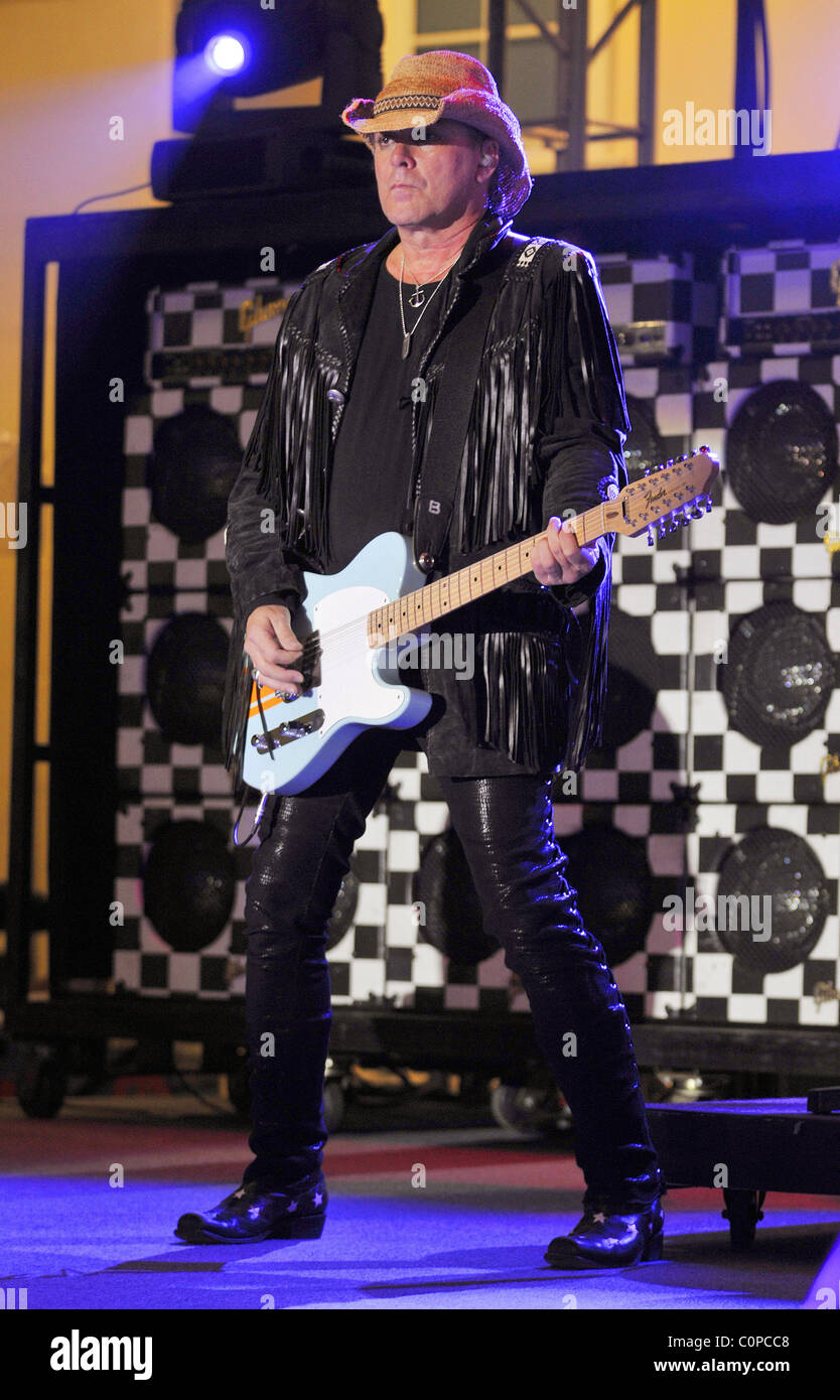Robin Zander CheapTrick performs live on stage at the grand opening of ...