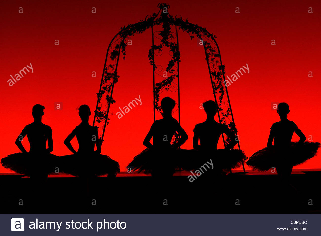 Dancers Silhouette Stock Photos & Dancers Silhouette Stock Images - Alamy