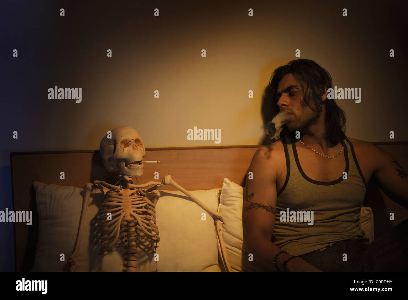 Skeleton Sitting Stock Photos & Skeleton Sitting Stock Images - Alamy