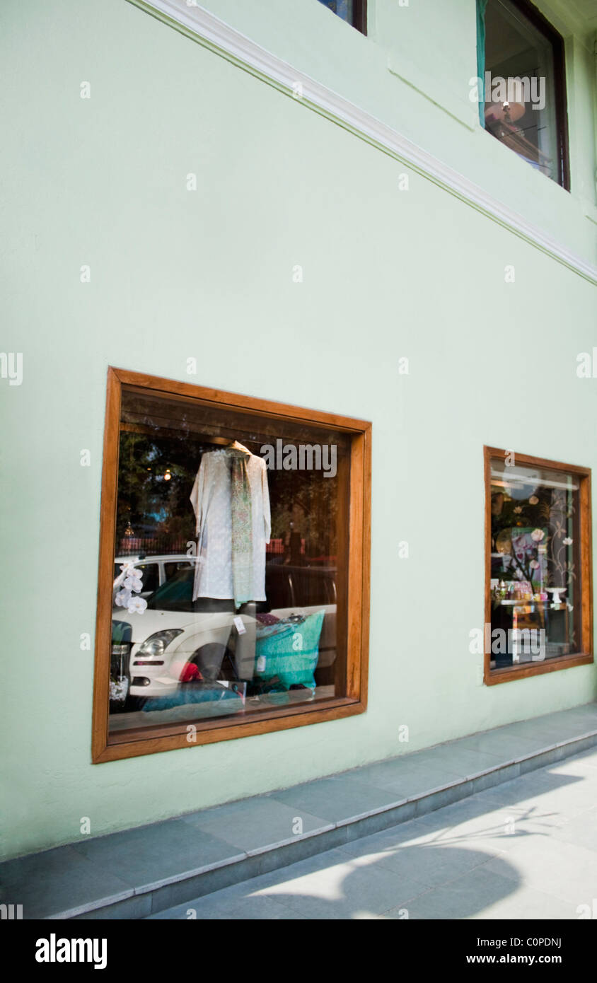 Store at the roadside, New Delhi, India Stock Photo - Alamy