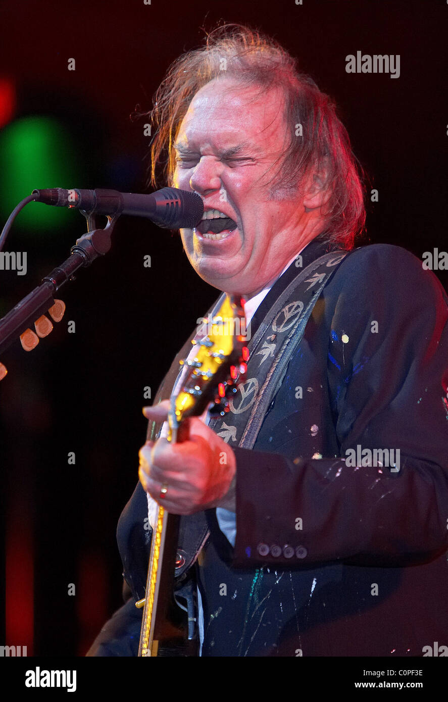 Neil Young Optimus Alive 2008 - Day Two at Passeio Maritimo de Alges ...