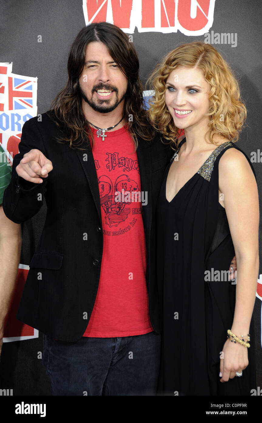 Dave Grohl of Foo Fighters with his wife Jordyn Blum 2008 VH1 Rock ...