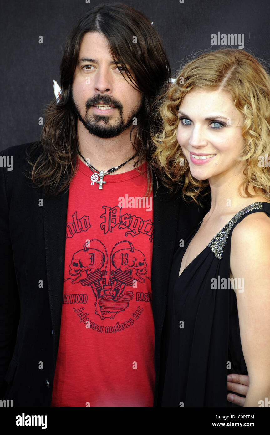 Dave Grohl of Foo Fighters with his wife Jordyn Blum 2008 VH1 Rock ...