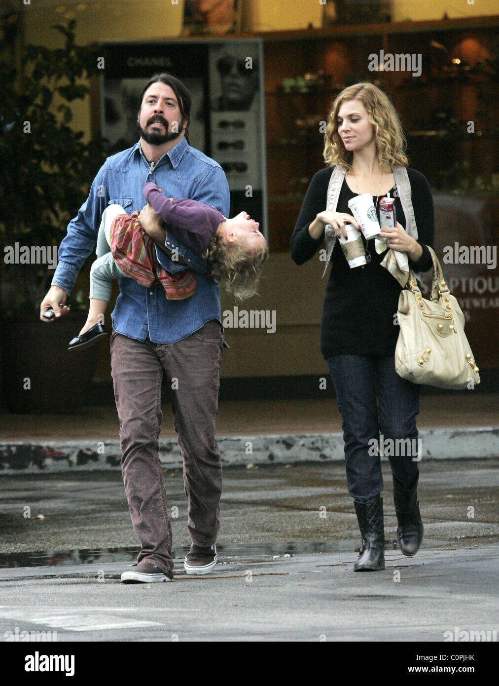 Dave Grohl has a stroll in Bel-Air with daughter Violet Maye Grohl and ...