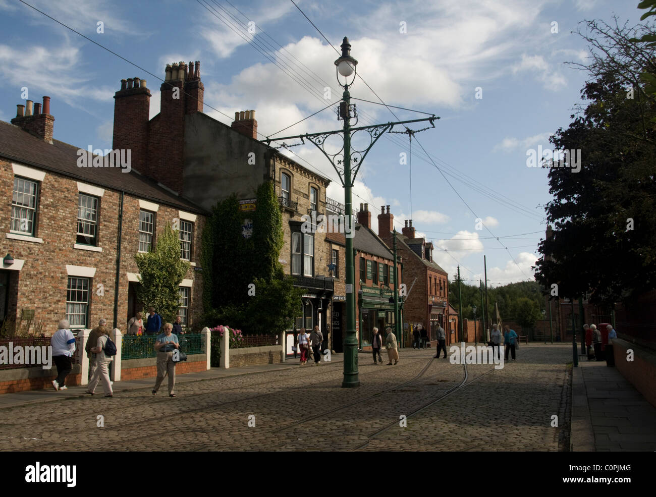 DURHAM; BEAMISH MUSEUM; TOURISTS IN THE 1913 TOWN Stock Photo - Alamy