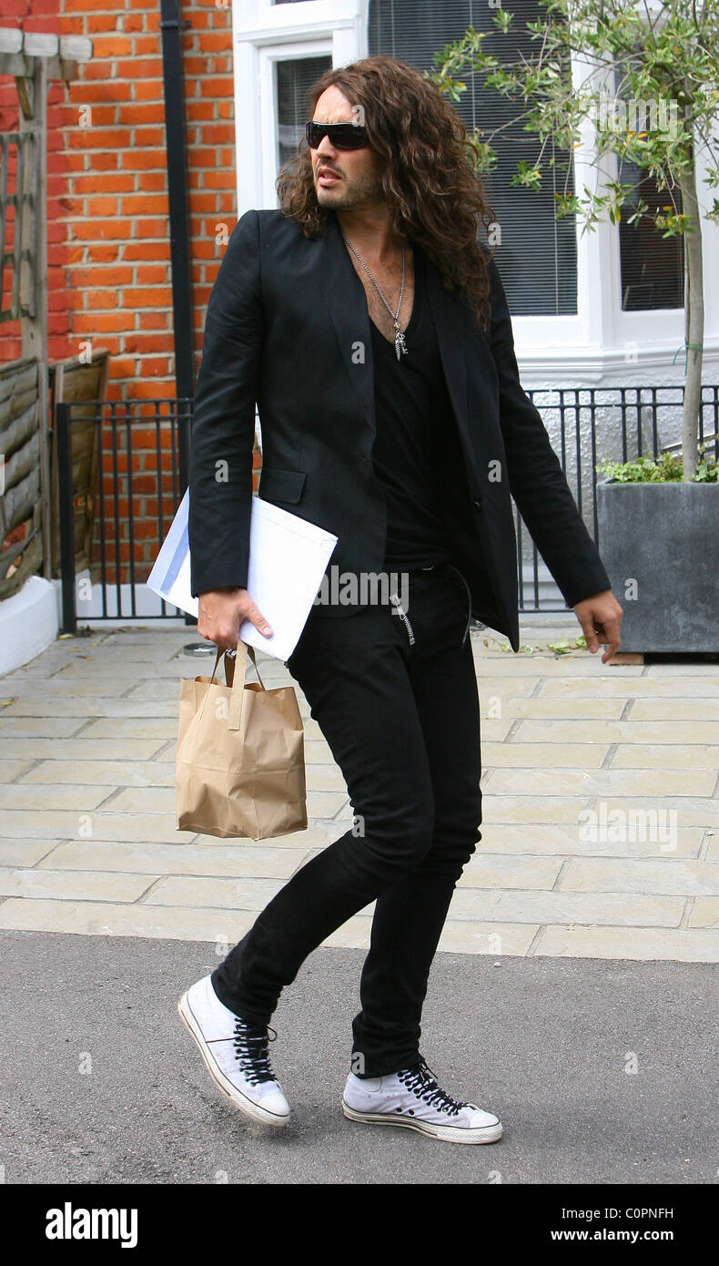 Russell Brand arrives back home after a day out with his girlfriend in ...