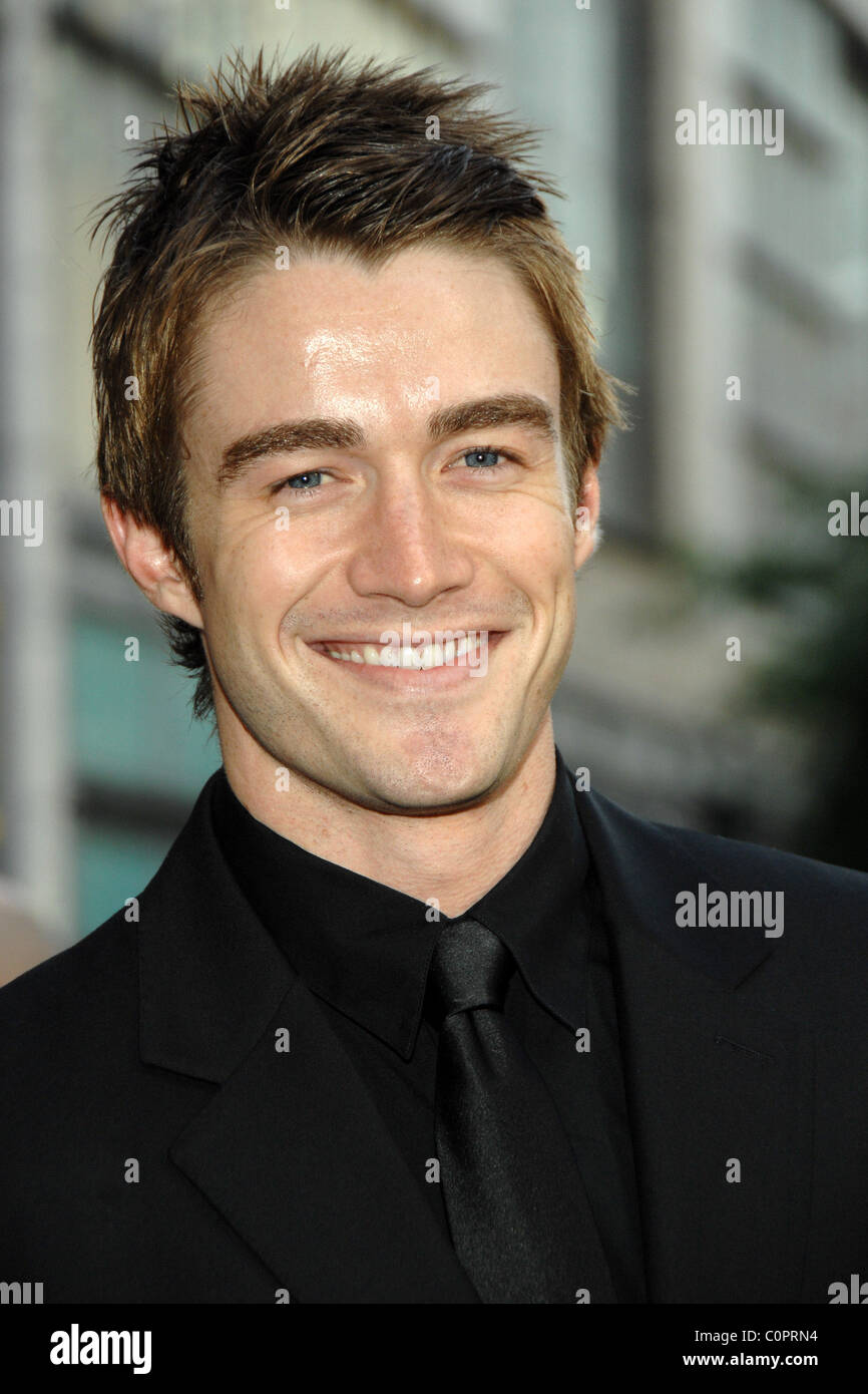 Robert buckley dark knight hi-res stock photography and images - Alamy