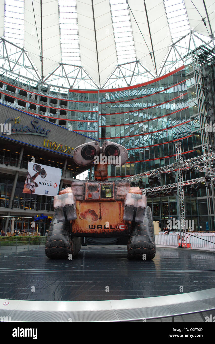 Wall e movie hi-res stock photography and images - Alamy