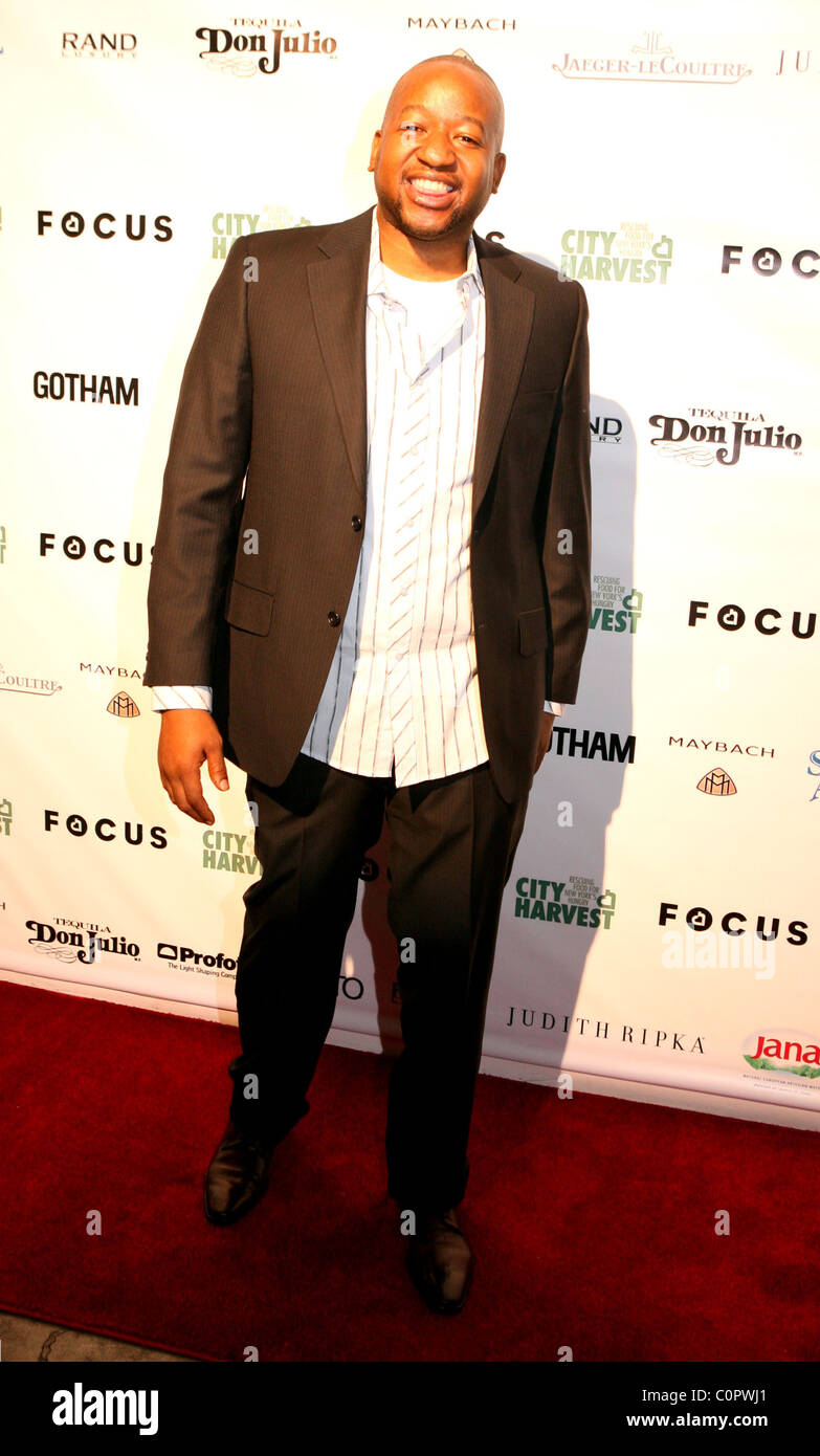 Sherrod Small Attend an evening of photography to benefit City Harvest ...