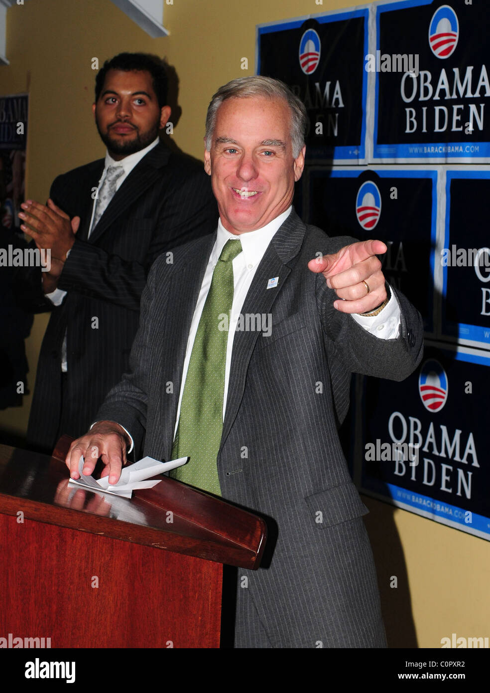 Jesse Thomas and Howard Dean DNC Chairman Howard Dean visits the 'Obama ...