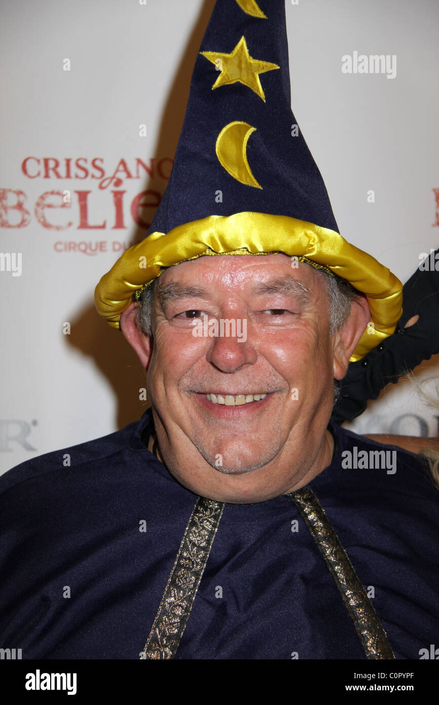 Robin leach hi-res stock photography and images - Alamy