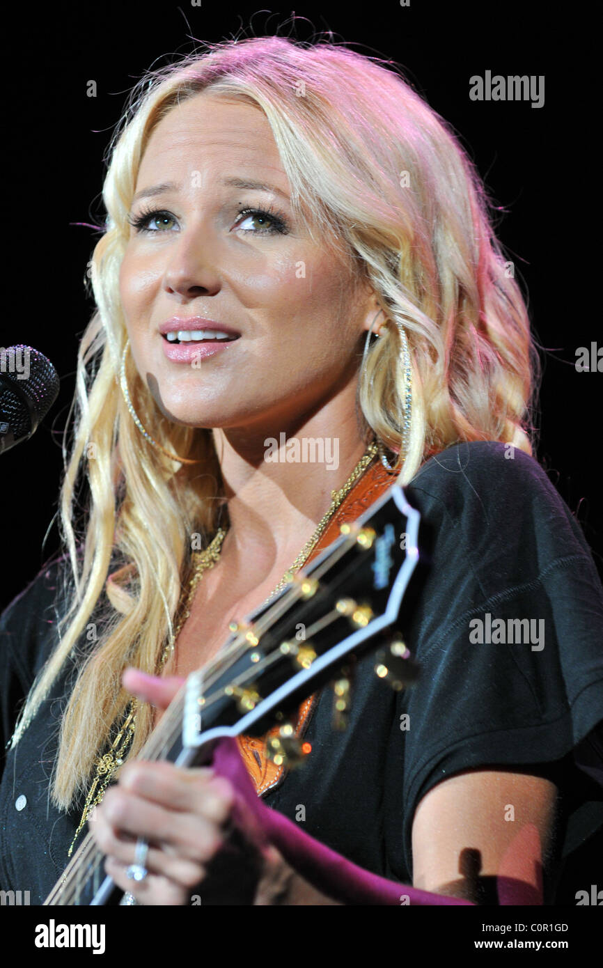 Jewel Performs as part of the Paisley Party Tour at the Cruzan ...