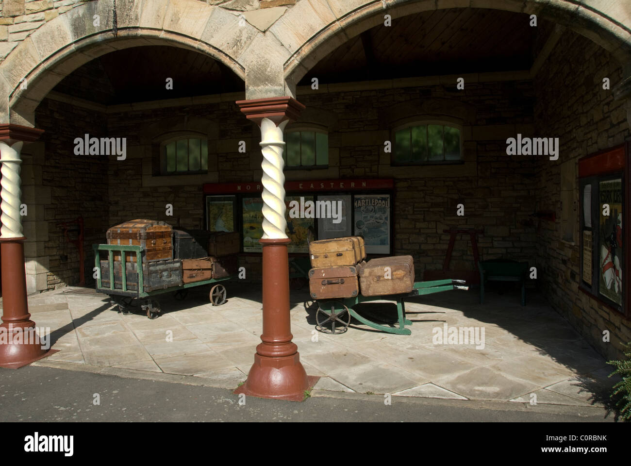 DURHAM; BEAMISH MUSEUM; BEAMISH STATION 1913 LUGGAGE LOADING AREA Stock ...
