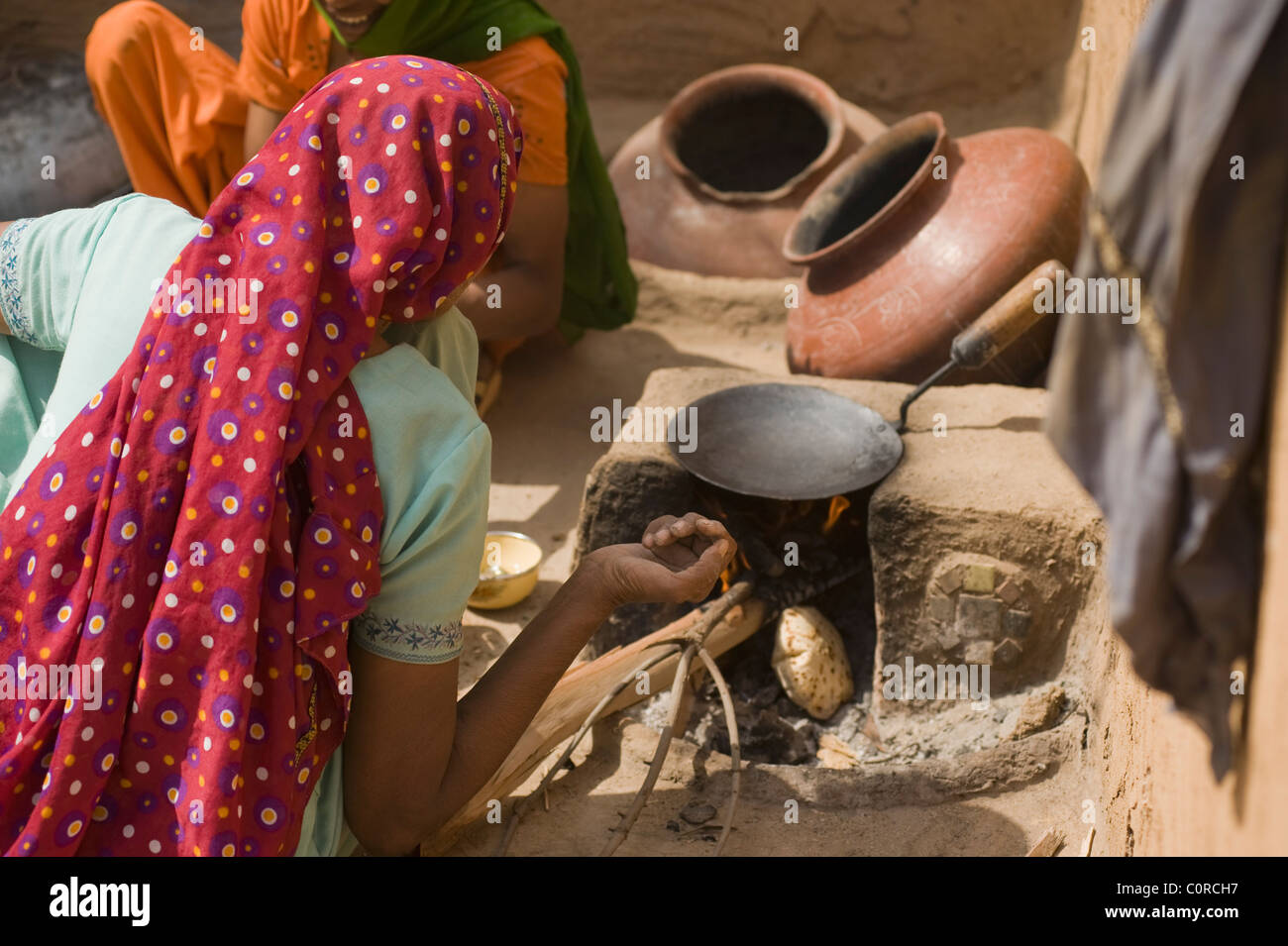 Woman making chapati Stock Photo - Alamy