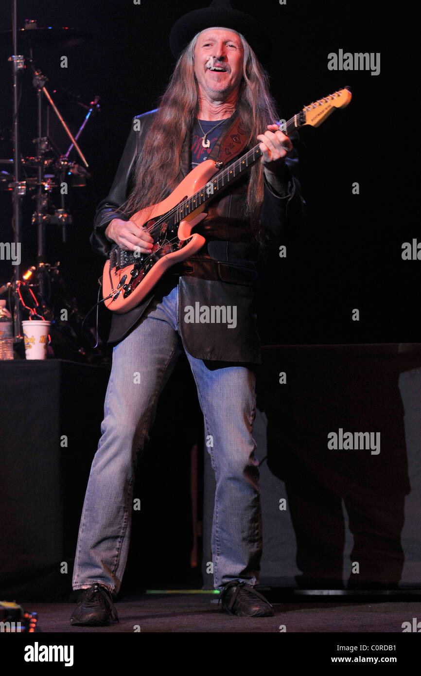 Pat Simmons of the Doobie Brothers performs live at the Seminole Hard ...