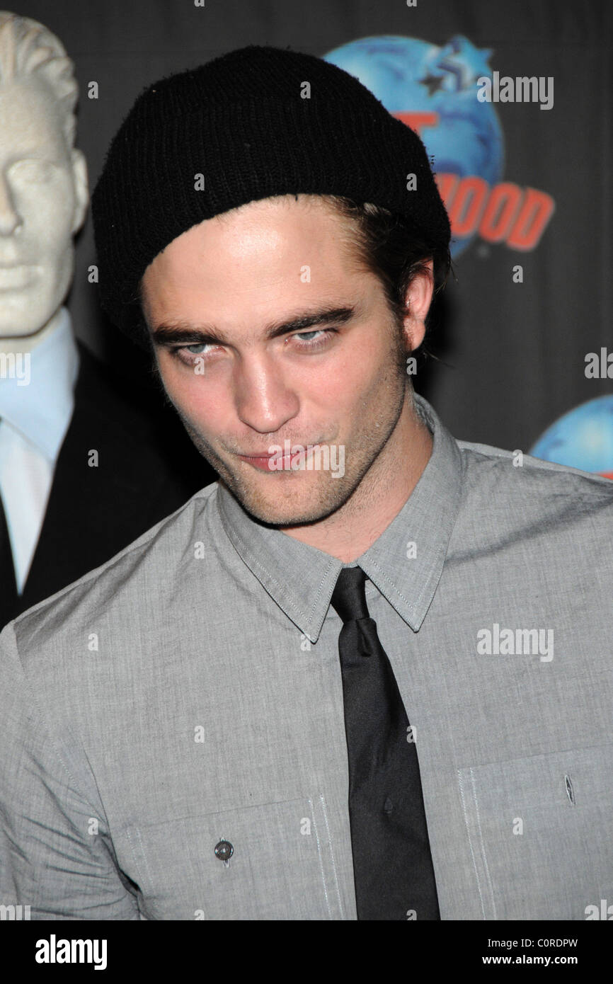 Robert Pattinson 'Twilight' star hand print ceremony at Planet ...