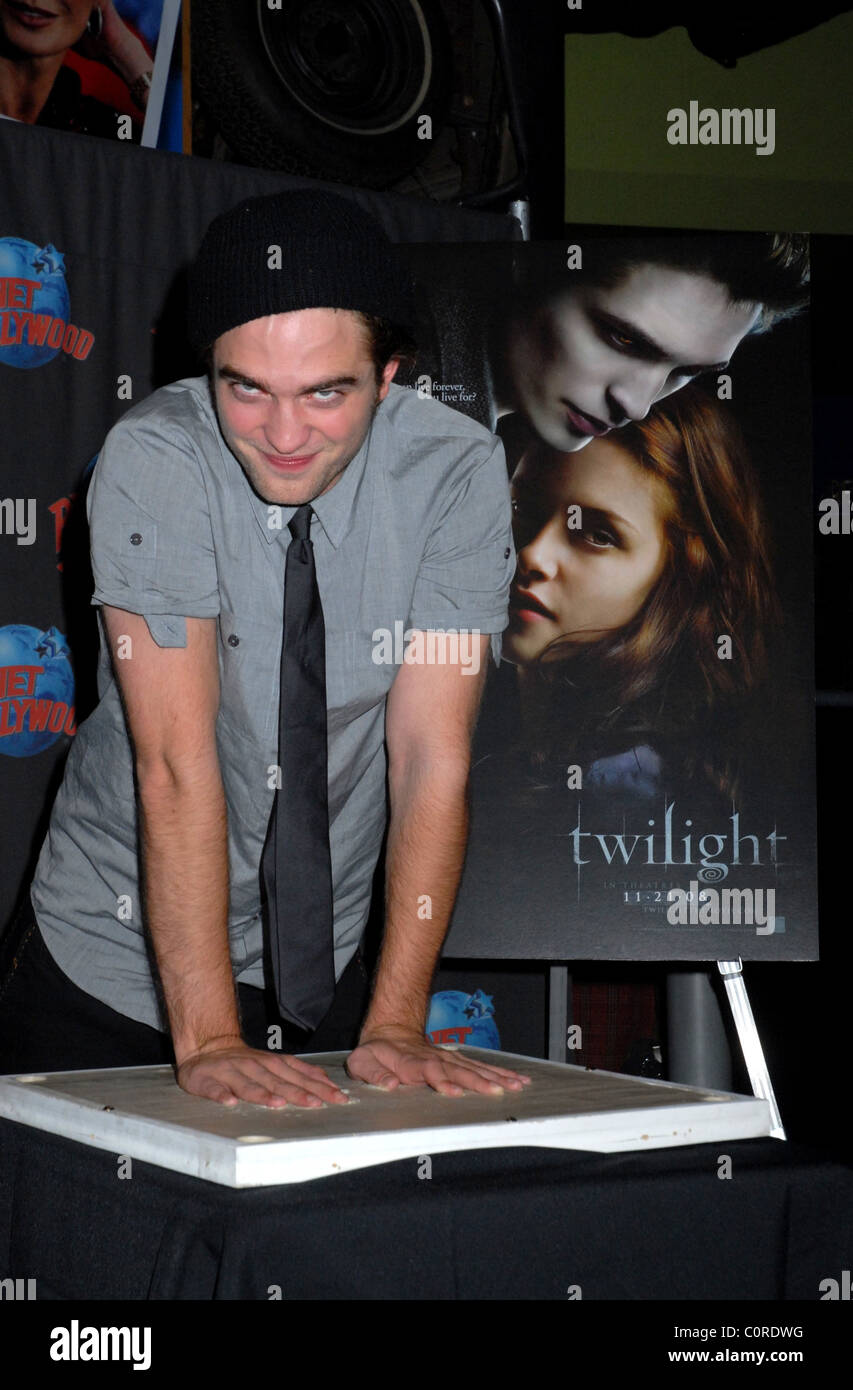 Robert Pattinson 'Twilight' star hand print ceremony at Planet ...