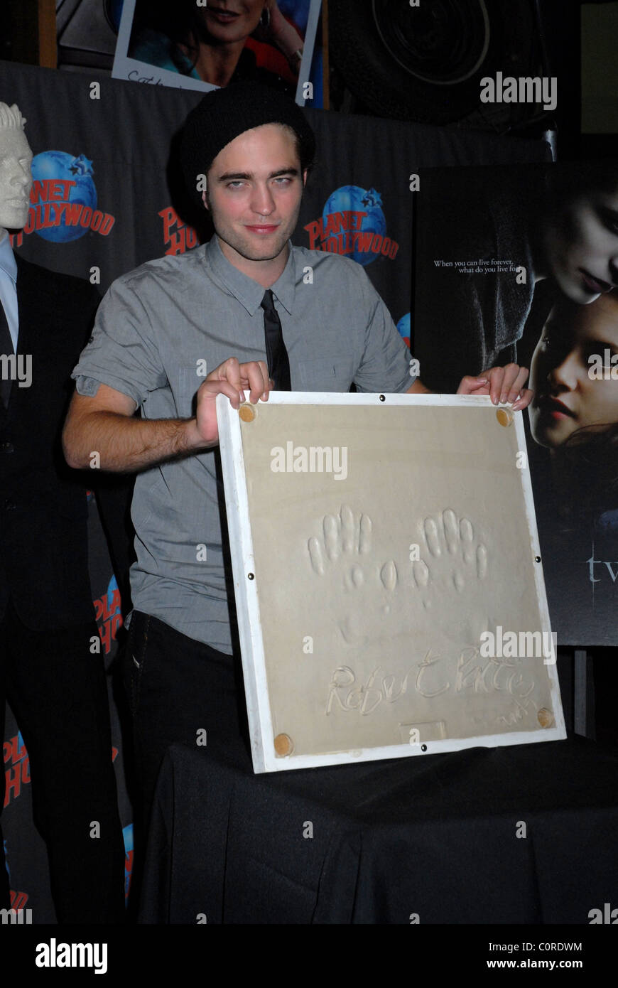 Robert Pattinson 'Twilight' star hand print ceremony at Planet ...