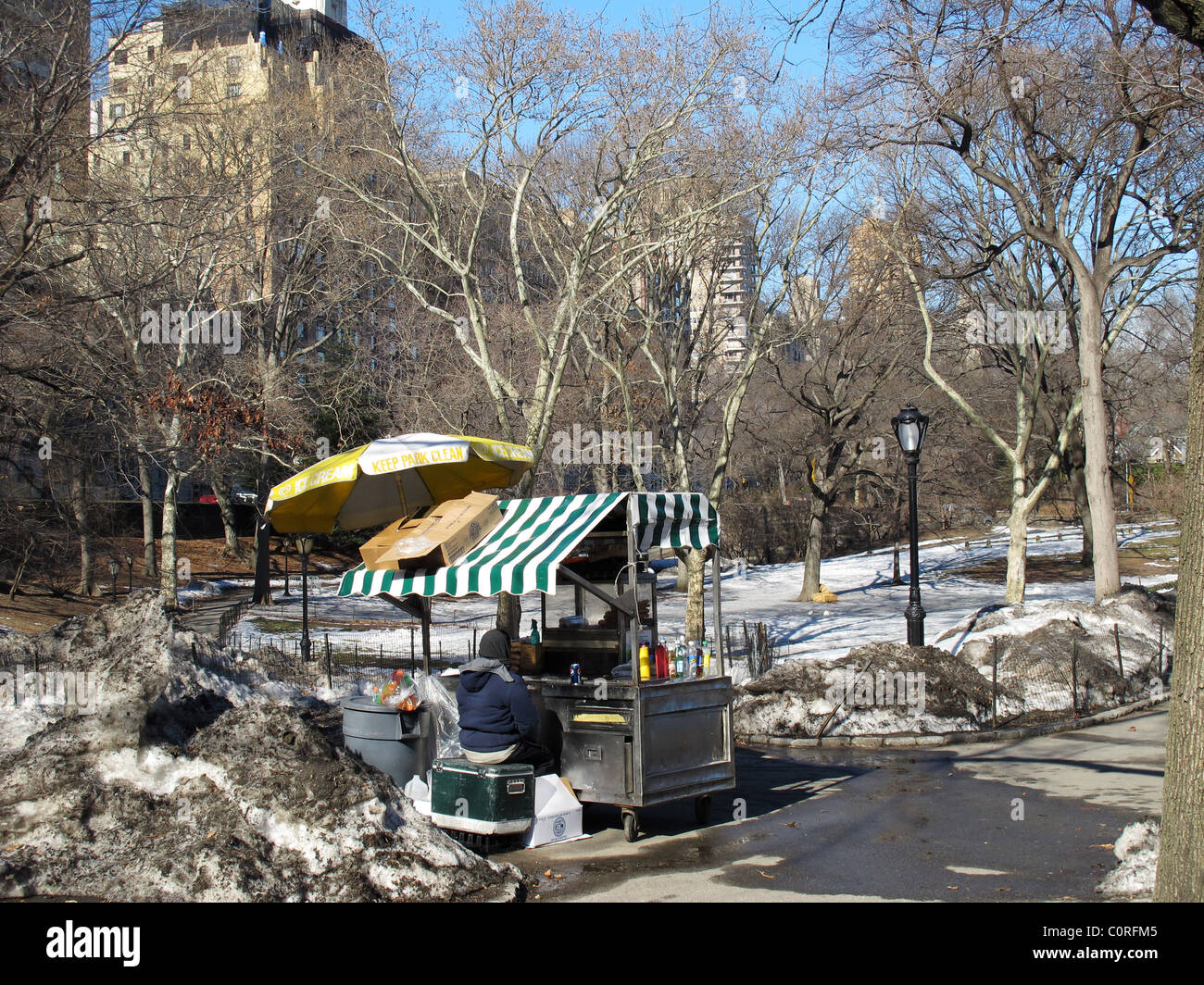 Refreshment stand at lower Central Park, New York Stock Photo - Alamy