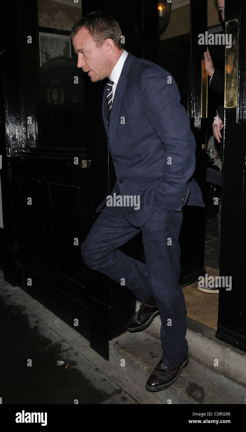 Guy Ritchie leaving the Punchbowl pub in Mayfair at 1am, appearing a ...
