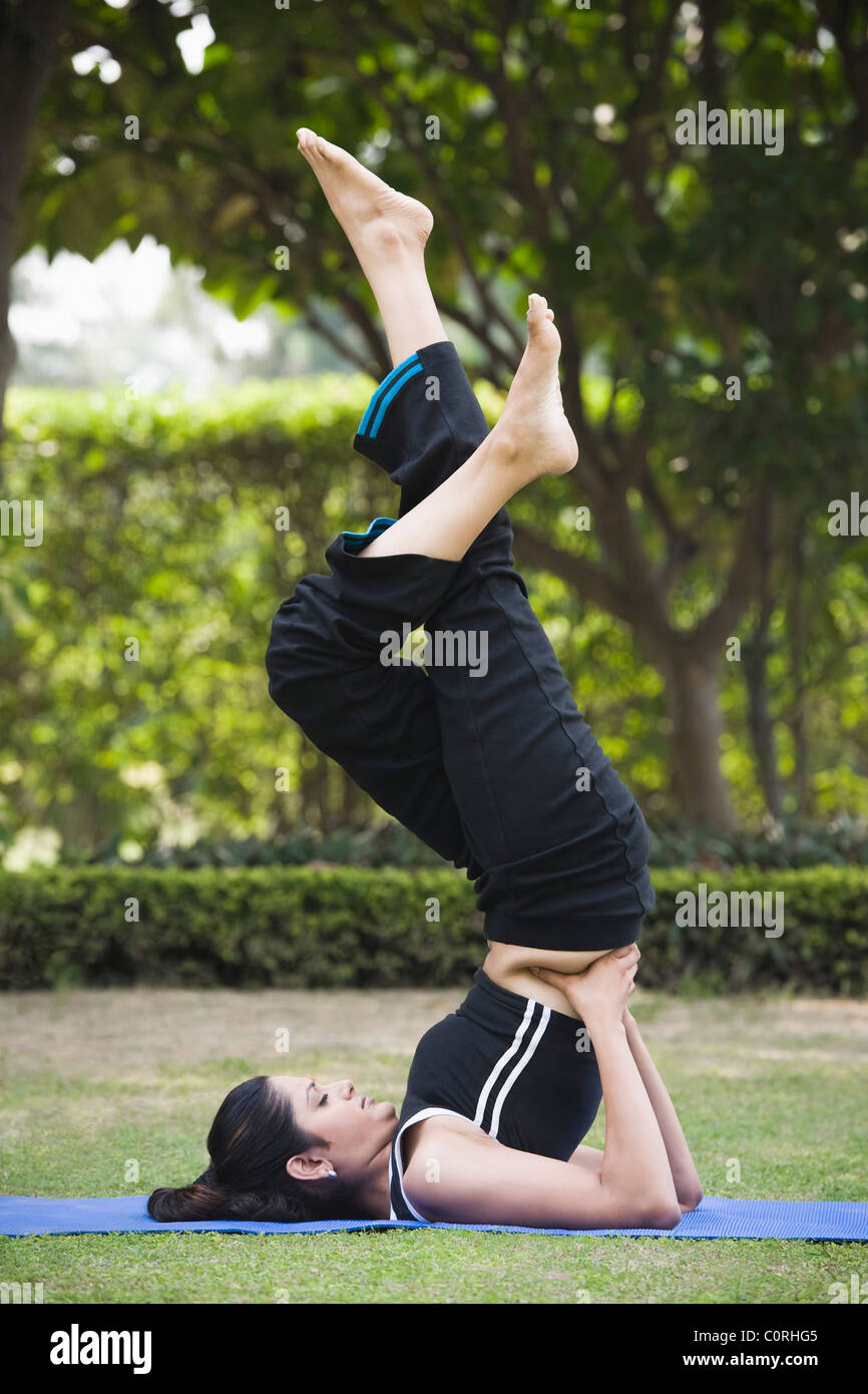 Shoulder stand hi-res stock photography and images - Alamy