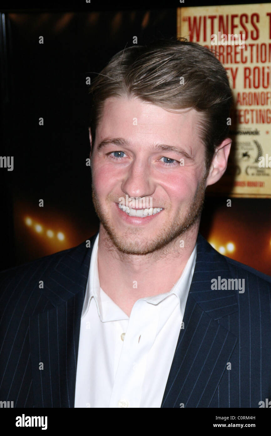 Benjamin McKenzie The L.A. Premiere of 'The Wrestler' held at the ...