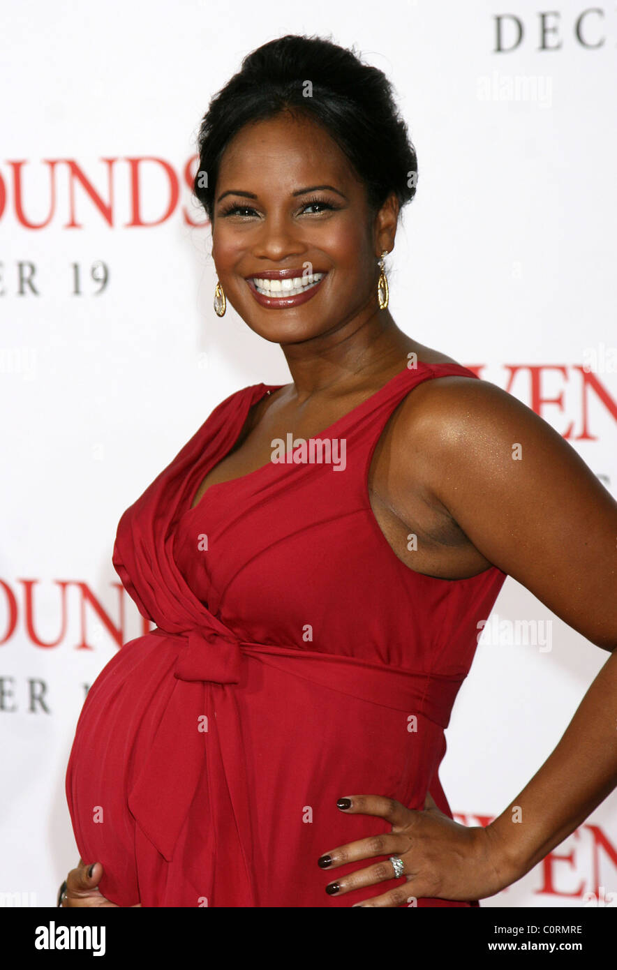 Robinne Lee Los Angeles Premiere of 'Seven Pounds' held at the Mann ...