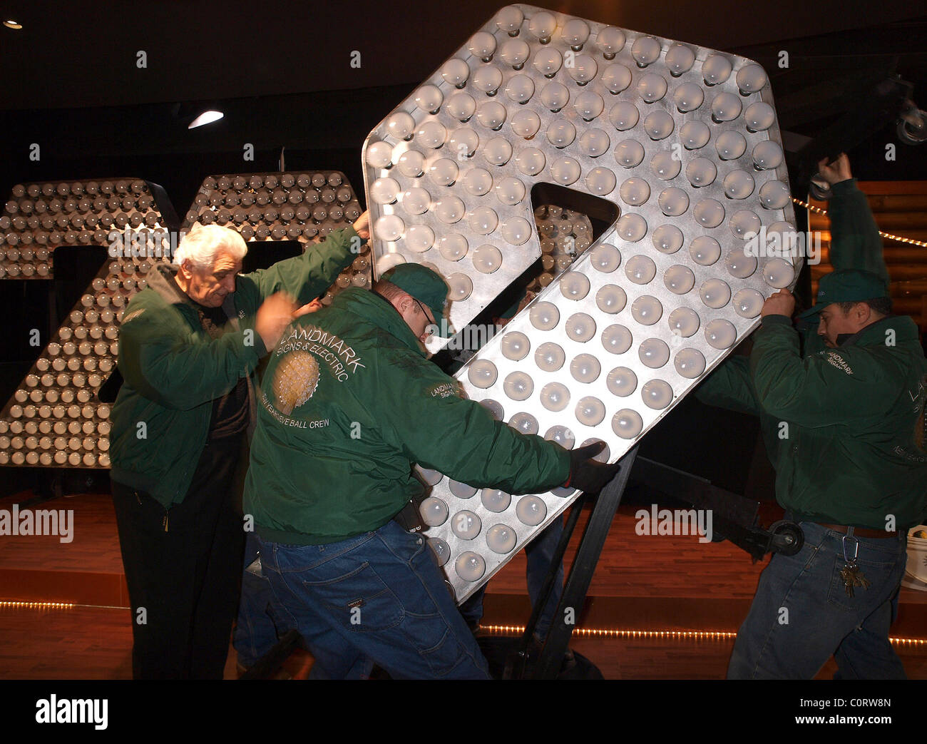 Arrival of Giant Numeral 9 completing '2009' sign for New Years Eve at ...