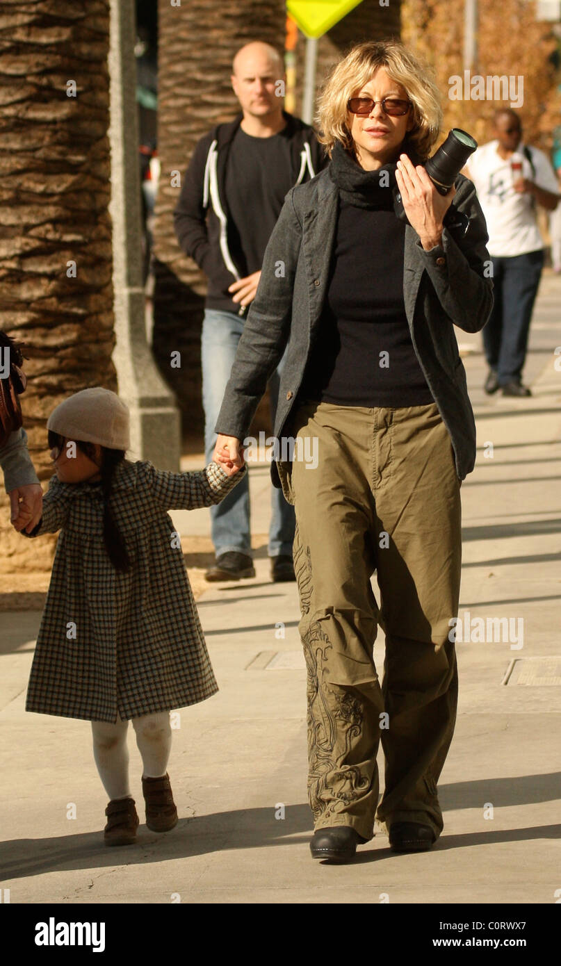 Meg ryan family out santa hi-res stock photography and images - Alamy