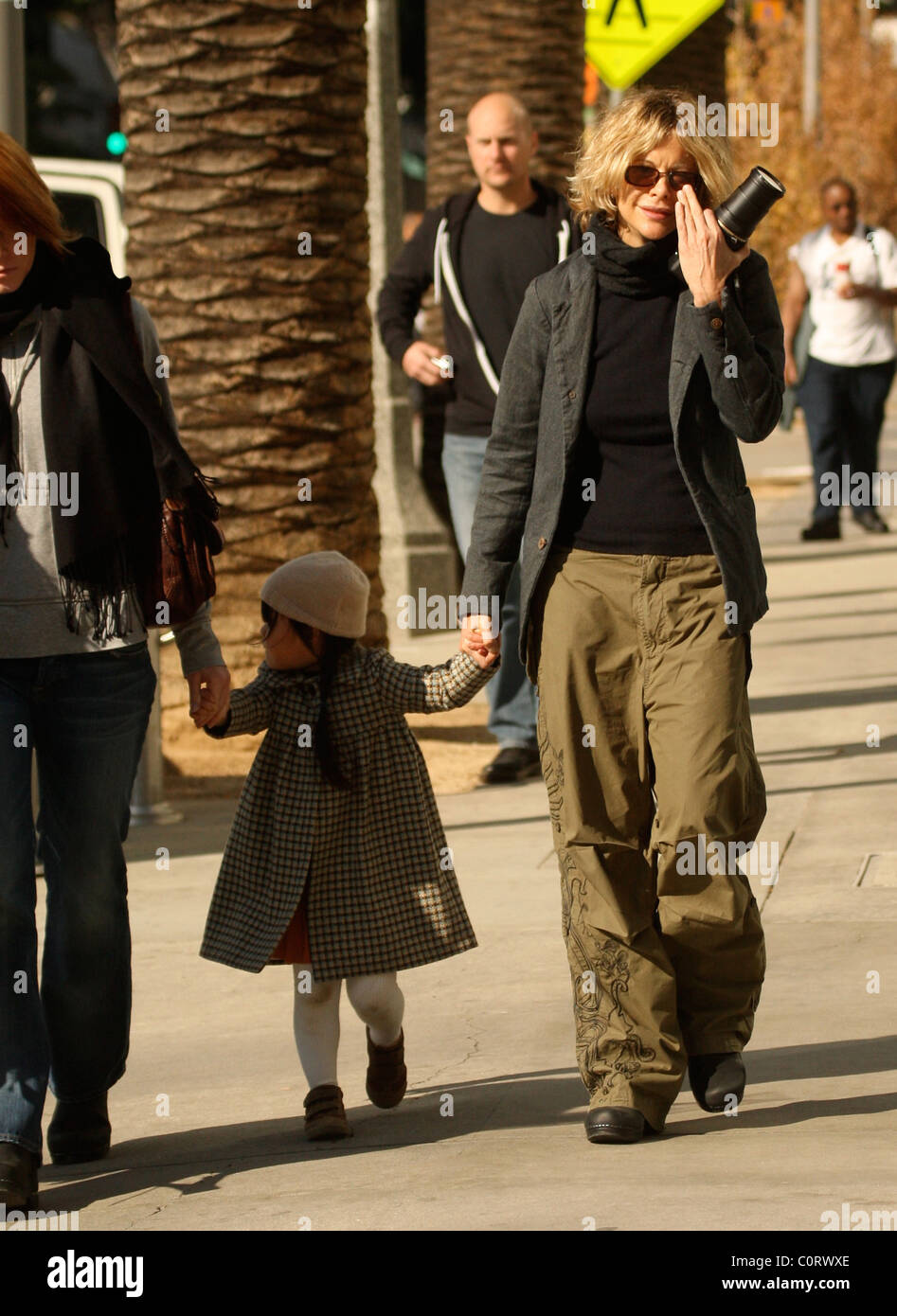 Meg ryan family out santa hi-res stock photography and images - Alamy