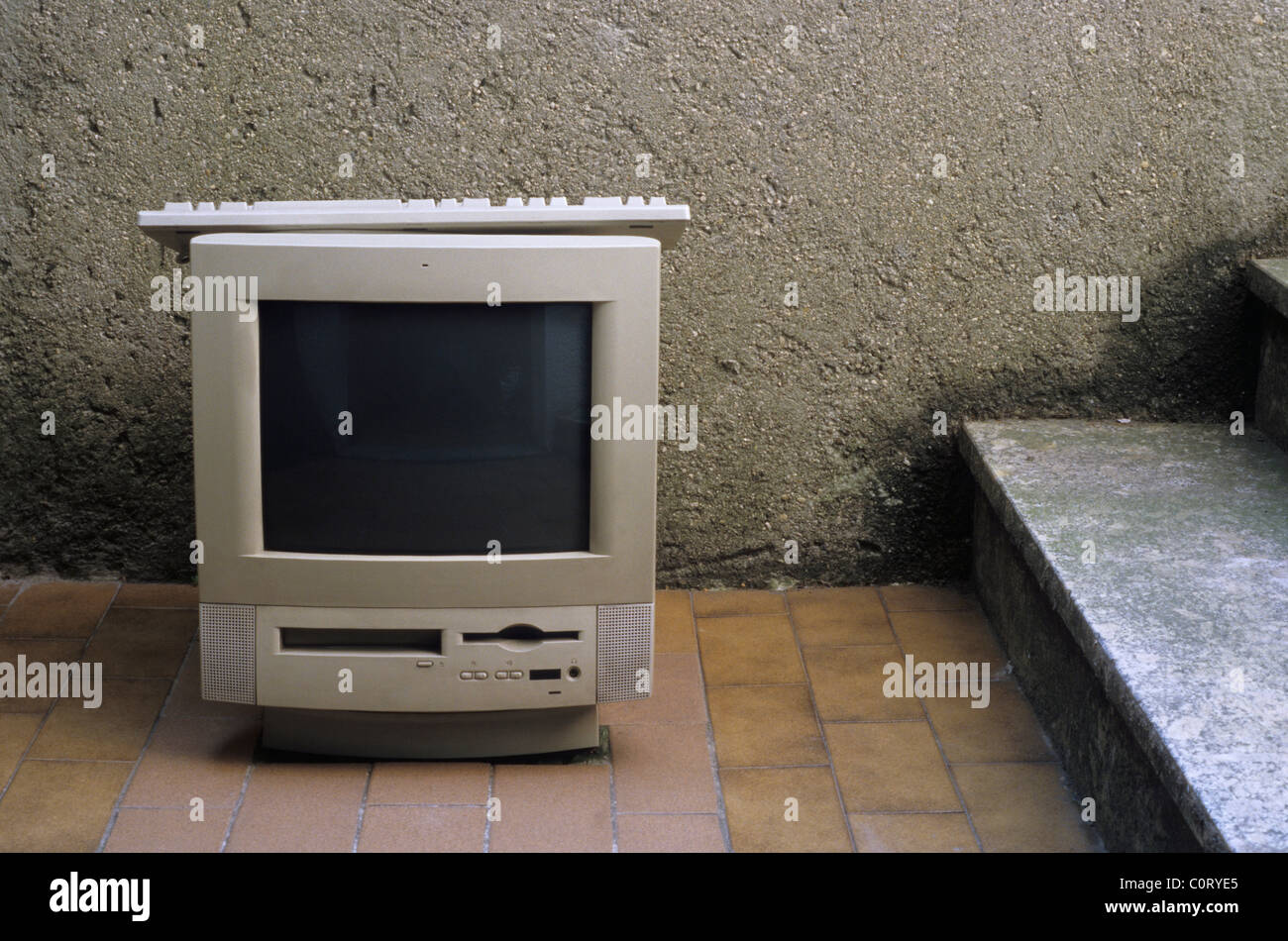computer abandoned outside Stock Photo - Alamy