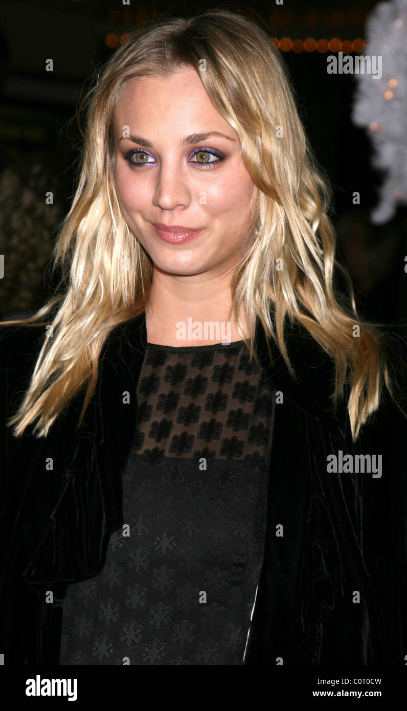 Kaley Cuoco arriving at the 'Marley & Me' world premiere at the Mann's ...