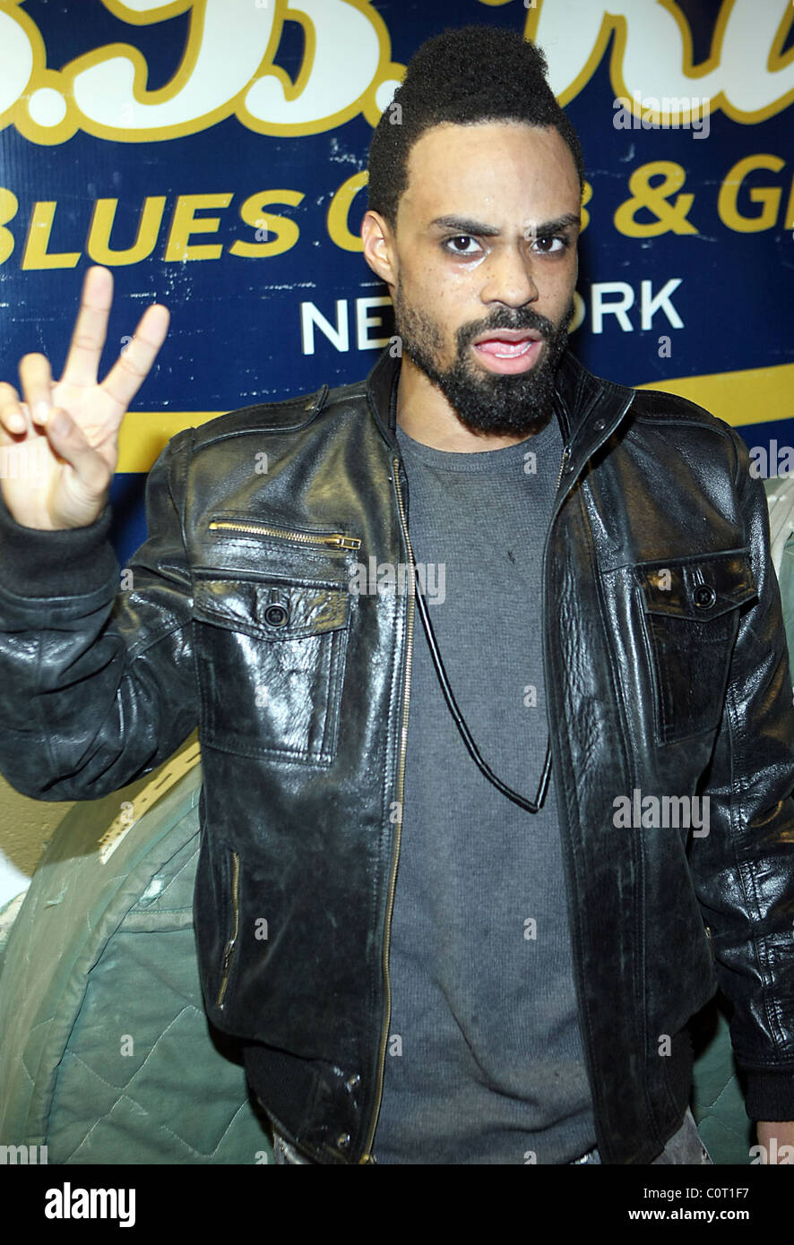 Bilal The legendary Roots crew present the 'OkayPlayer Hoiliday Jammy ...