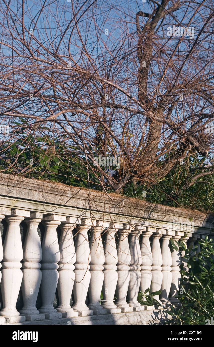 Balustrade parapet columns hi-res stock photography and images - Alamy