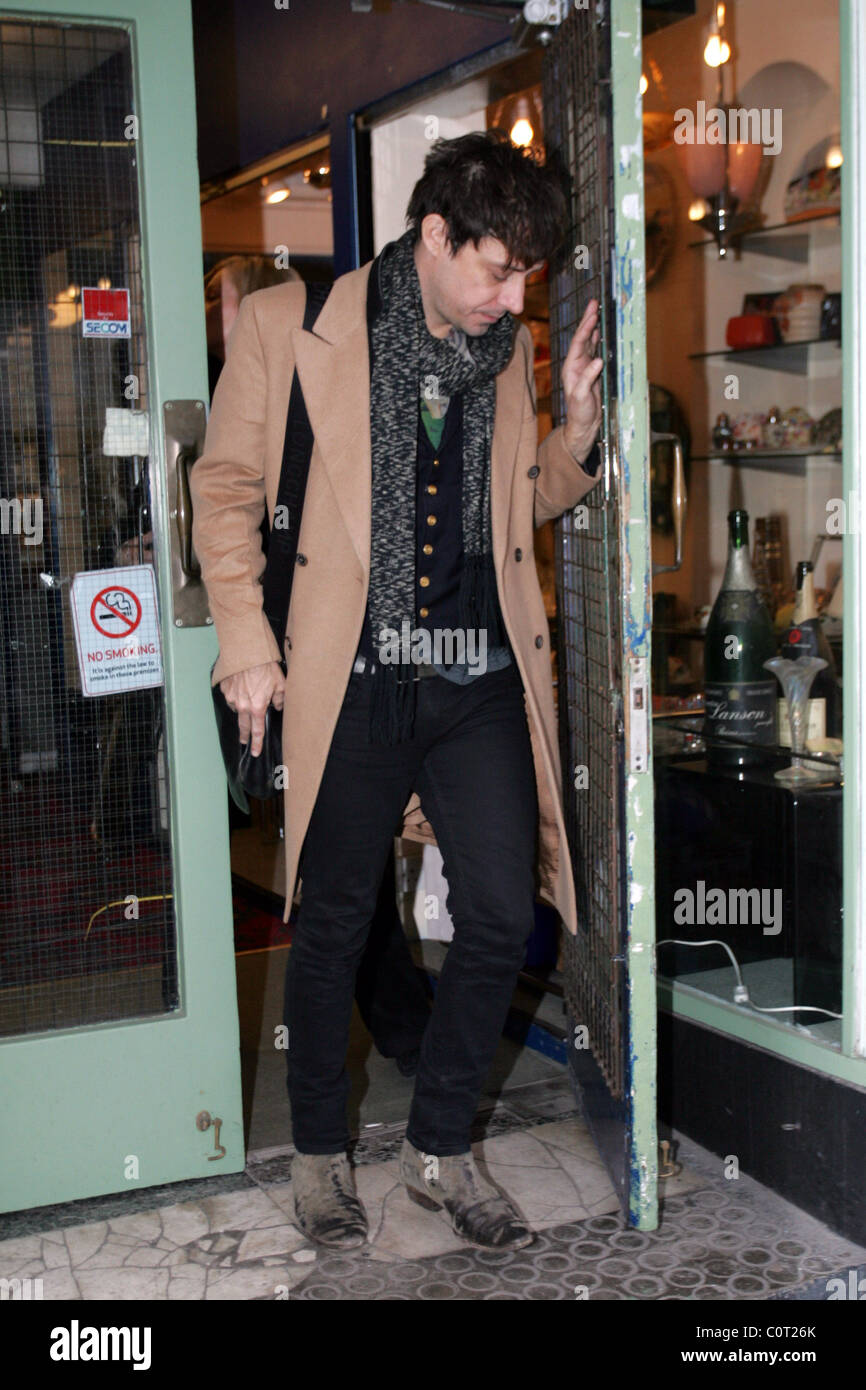 Jamie Hince seen leaving an antiques store with his girlfriend wearing ...