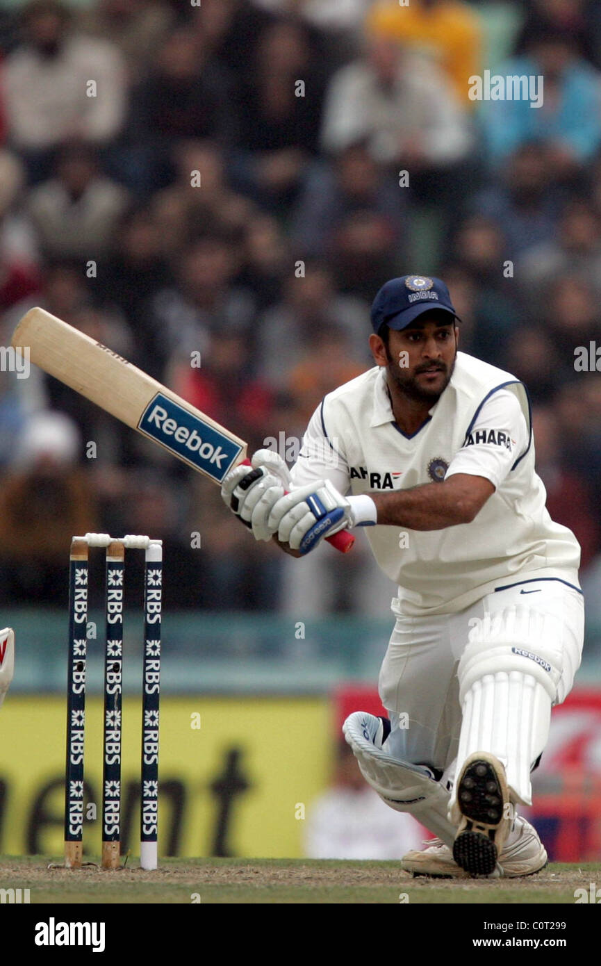 Ms dhoni test hi-res stock photography and images - Alamy