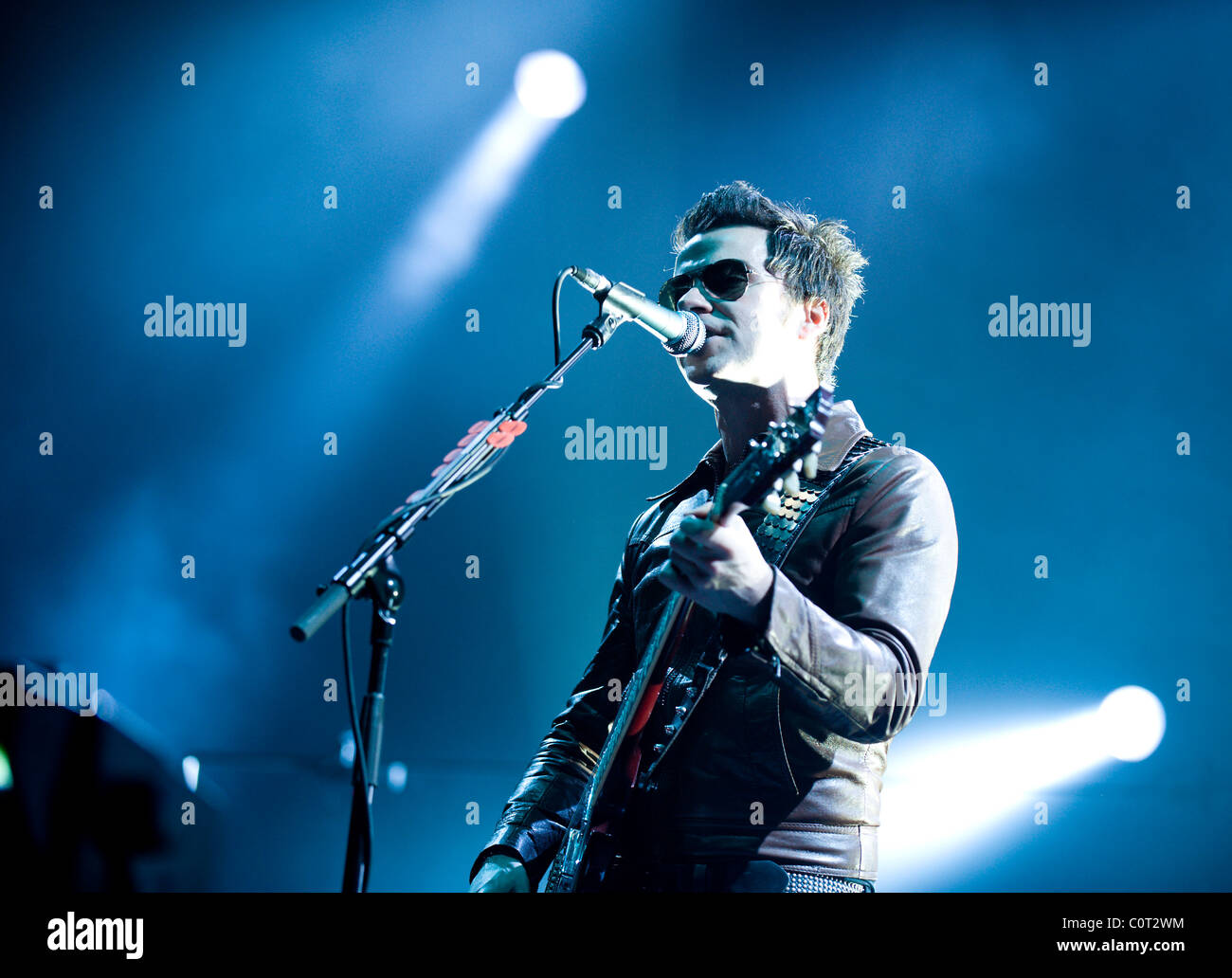 Kelly Jones of Stereophonics performing live on stage at the O2 Arena ...