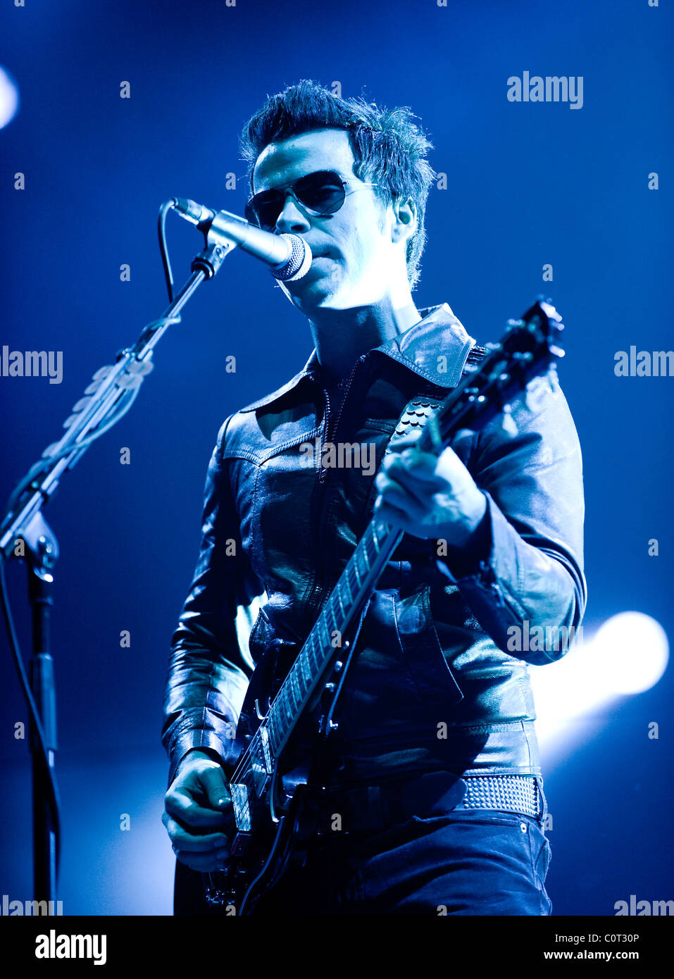 Kelly Jones of Stereophonics performing live on stage at the O2 Arena ...