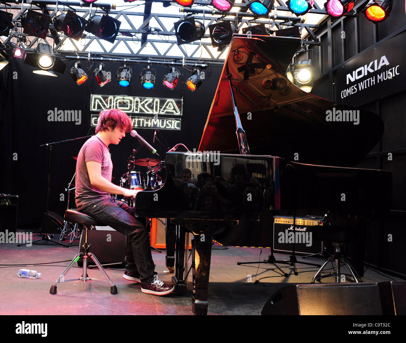 Jamie Cullum launches the worlds first 'Nokia Comes With Music' Human ...