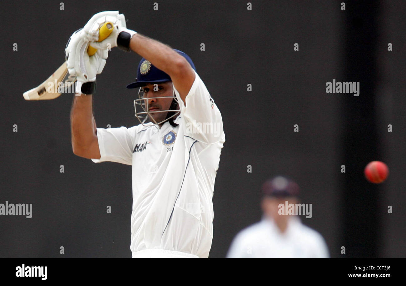 Ms dhoni test hi-res stock photography and images - Alamy