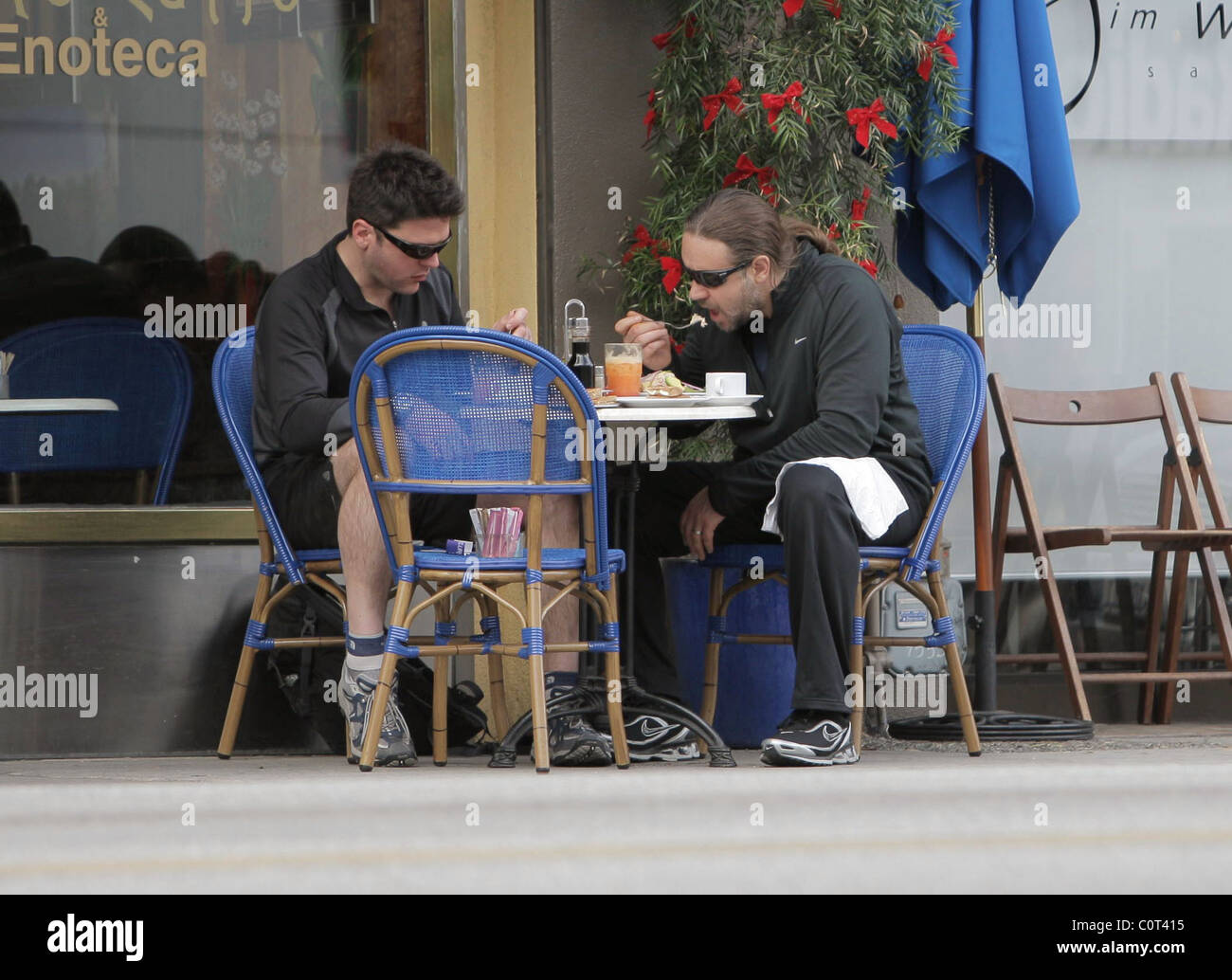 Russell Crowe eats lunch with a friend at Euro Caffe, then rides off on ...